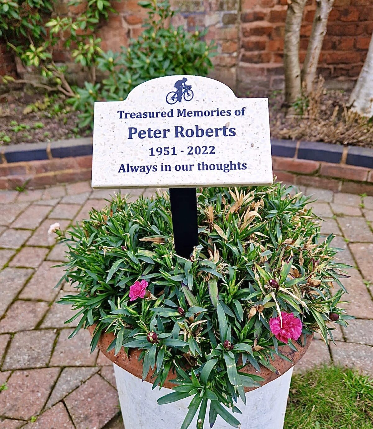 Small Curved Top Granite Style Commemorative Plaque - Treasured Memories